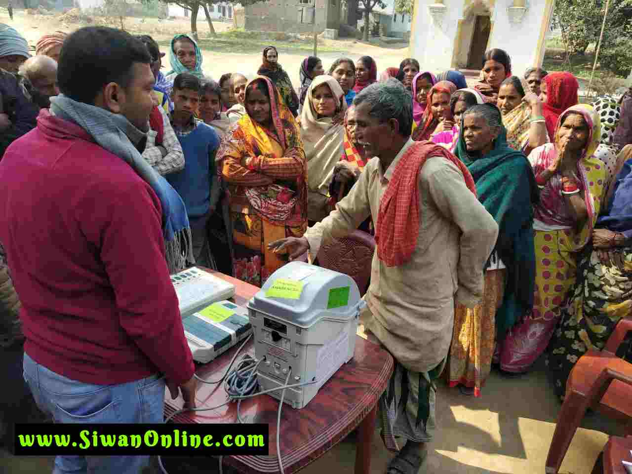 ईवीएम व वीवी पैड को ले मतदाताओं को किया जागरूक