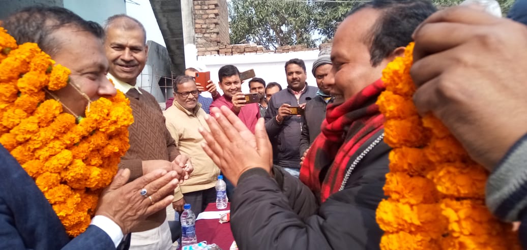 ग्रामीण कार्य विभाग के एसडीओ को दी गयी भव्य विदाई