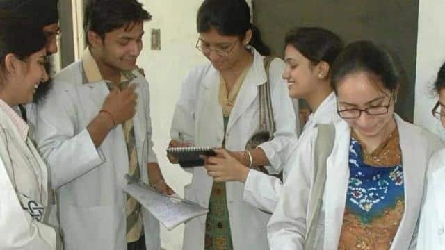 अच्छी खबर: कैसे चलाई जा रही है युवा पीढ़ी को नशे की लत से बचाने की मुहिम