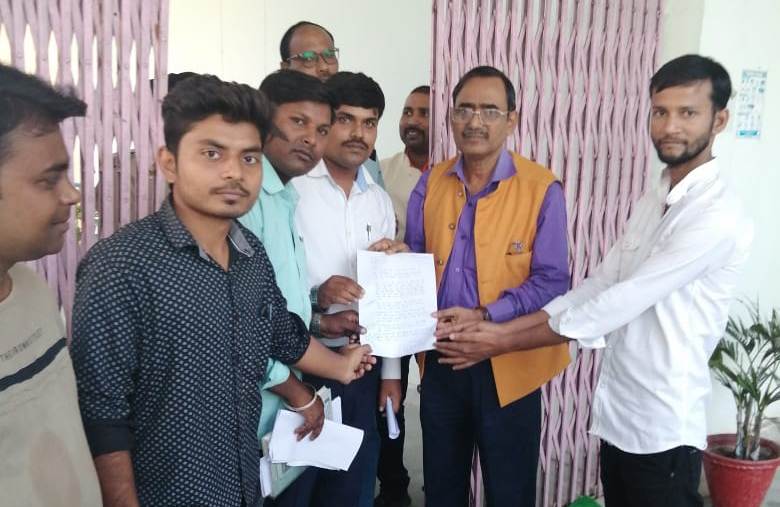 छपरा के जेपी विवि के कुलपति को SFI के प्रतिनिधिमंडल ने सौंपा 5 सूत्री ...