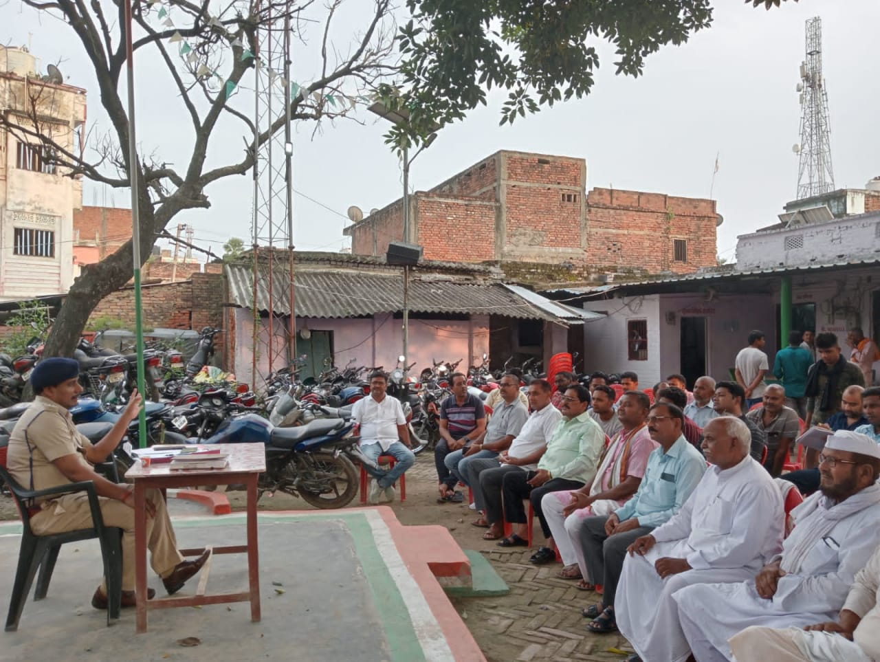 तरवारा बाजार समेत इर्द-गिर्द इलाकों में दुर्गा पूजा के दौरान असामाजिक ...